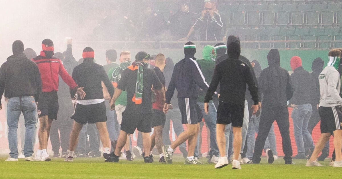 Sie kennen nur Gewalt - Das sind die vermummten Hooligans vom Wiener ...