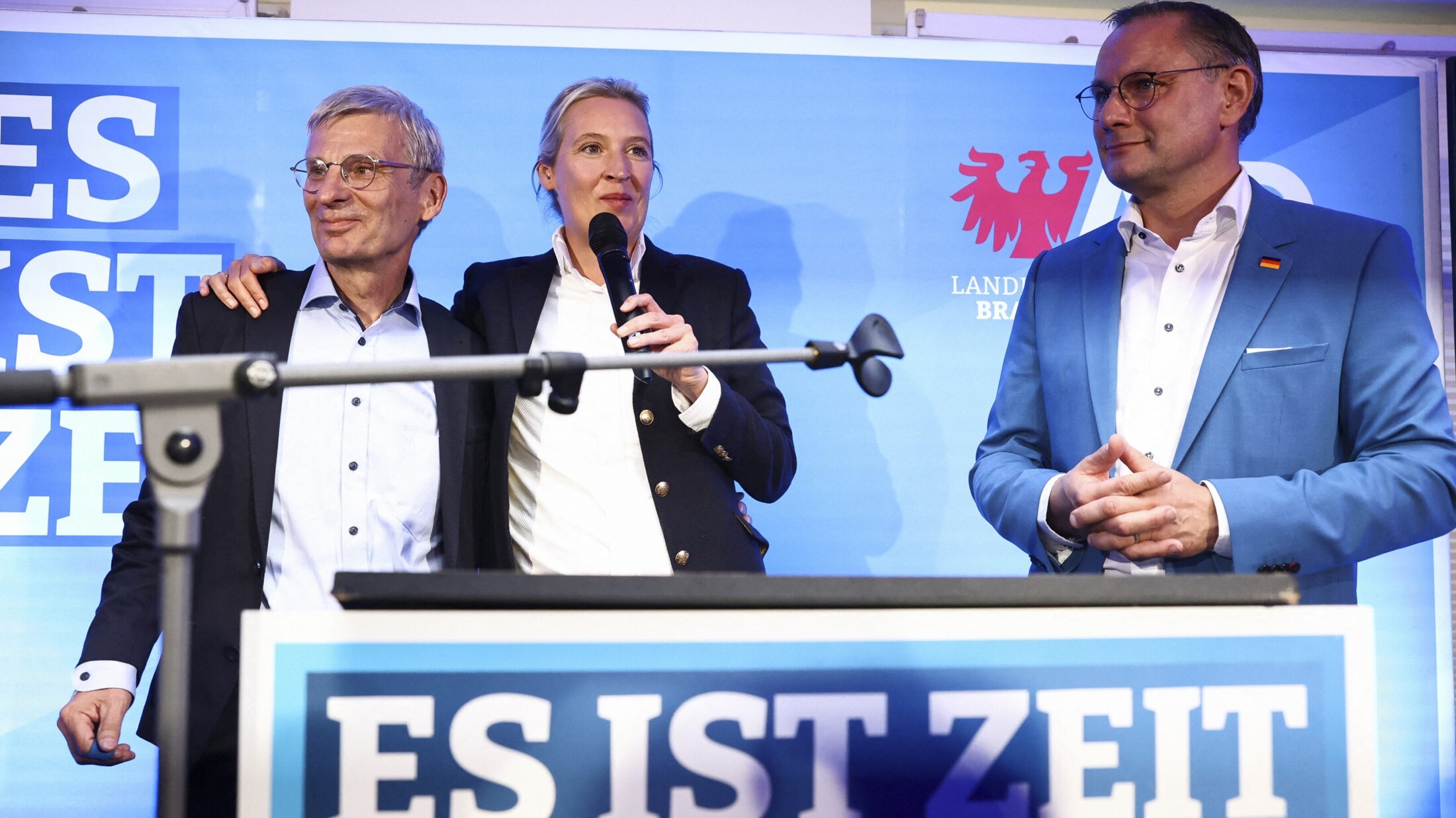 Dancing in the street - AfD supporters sing deportation song at ...