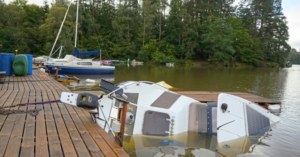 Ottenstein reservoir - Sunken boats bear witness to a disaster averted ...