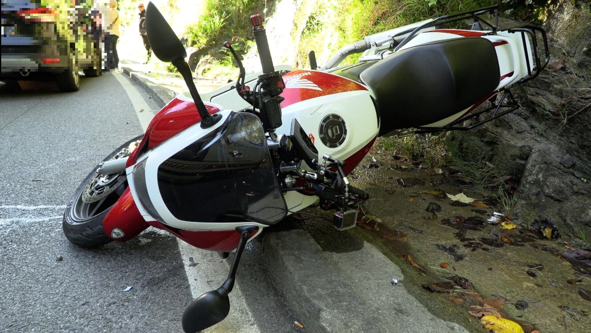 Accident in Langen - Biker ends up in hospital after wild overtaking ...
