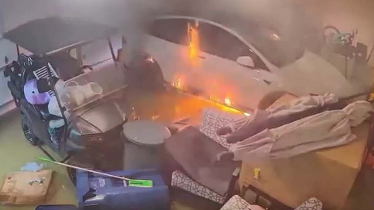 During hurricane - Tesla went up in flames in flooded garage | krone.at