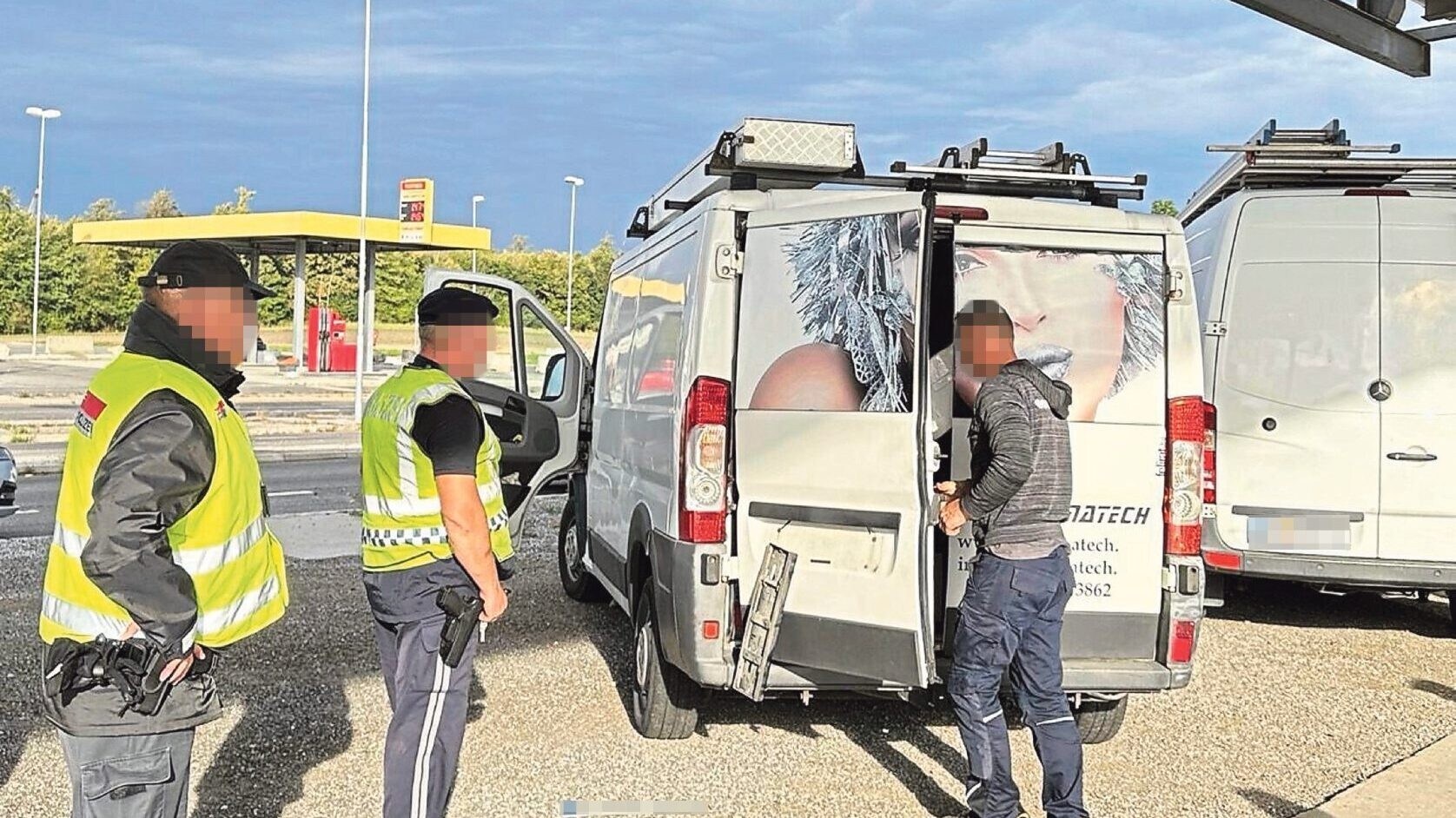 Von Polizei gestoppt - Mit Laserblocker wollte Raser Geldstrafe ...