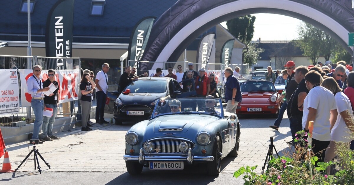 Jewels on tour - Classic car rally: 159 teams with fantastic vehicles ...