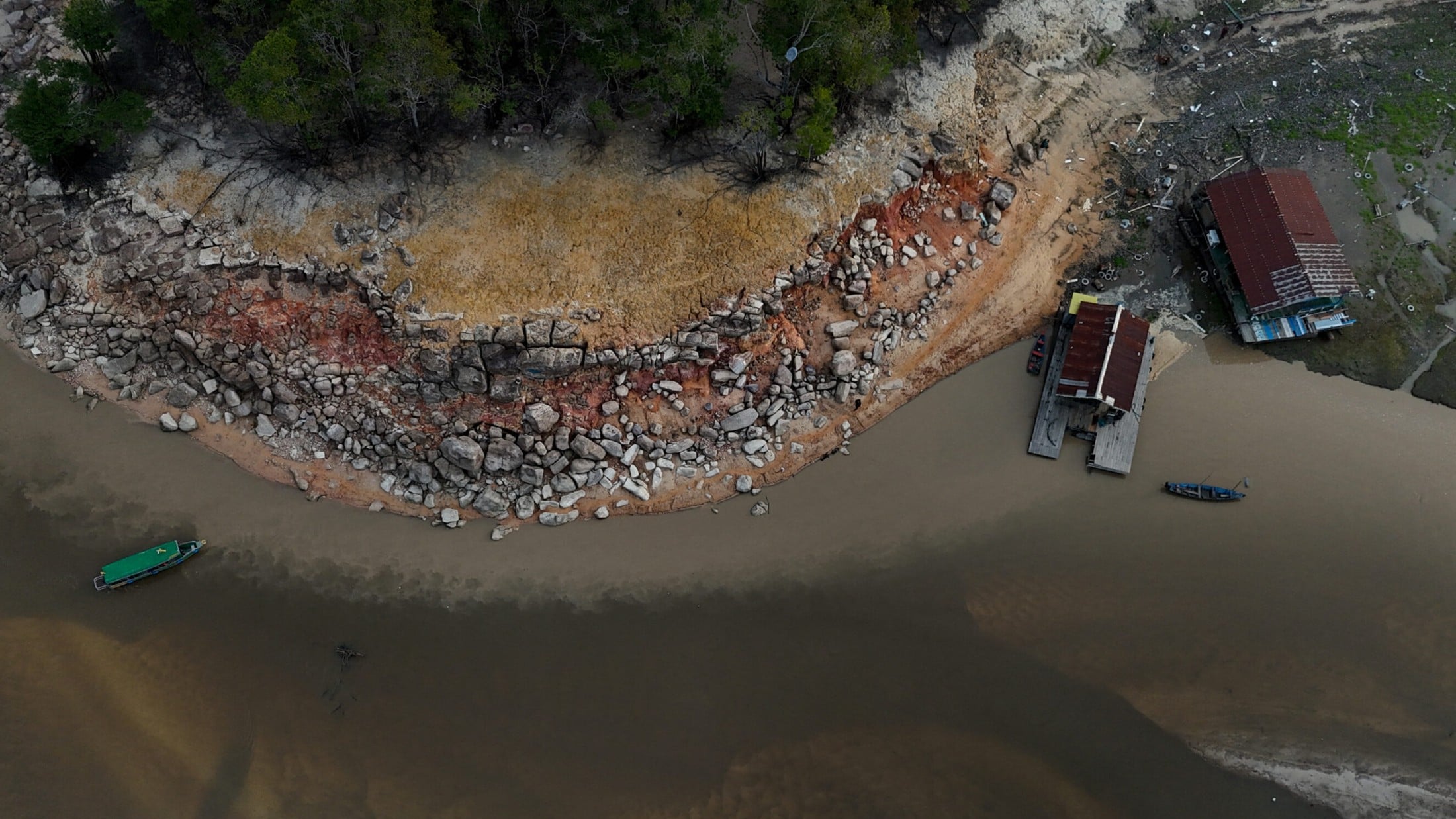 Extreme drought - Tributary of the Amazon reaches record low | krone.at