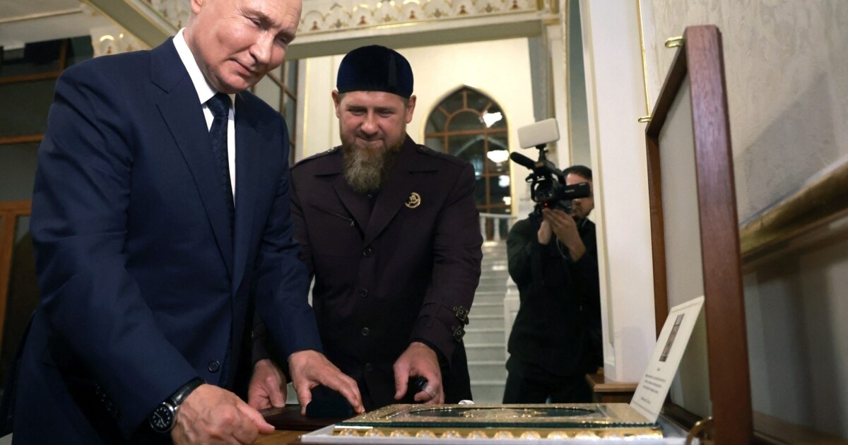 Kremlin leader turns 72 - Hardliners honor Putin: “God save the tsar ...