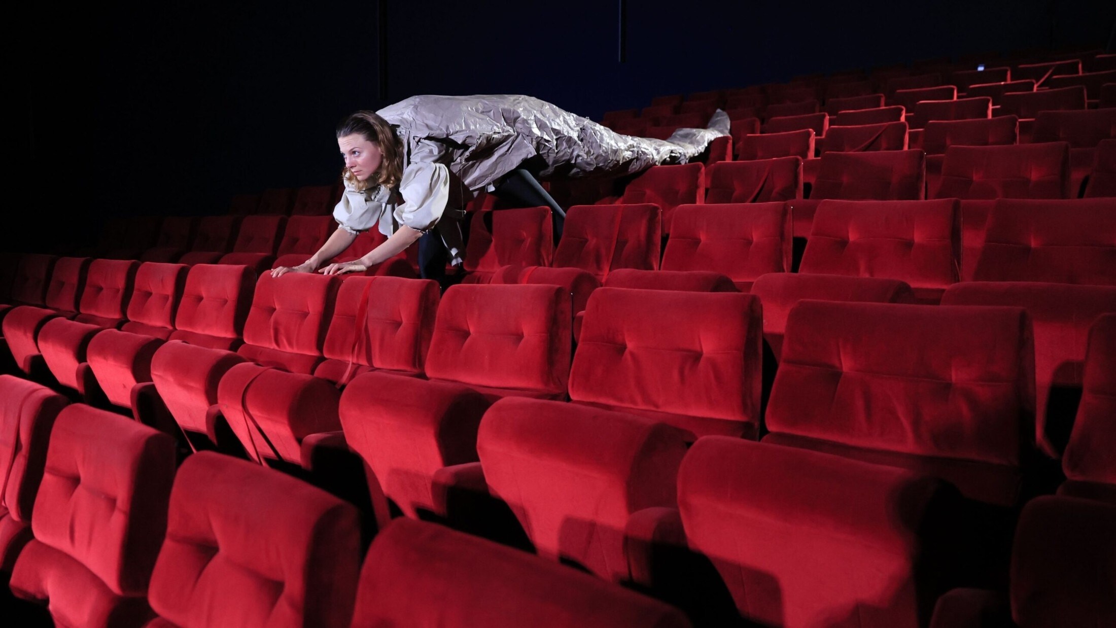 Performance in Graz - Wenn ein virtuelles Wesen von der Leinwand steigt ...