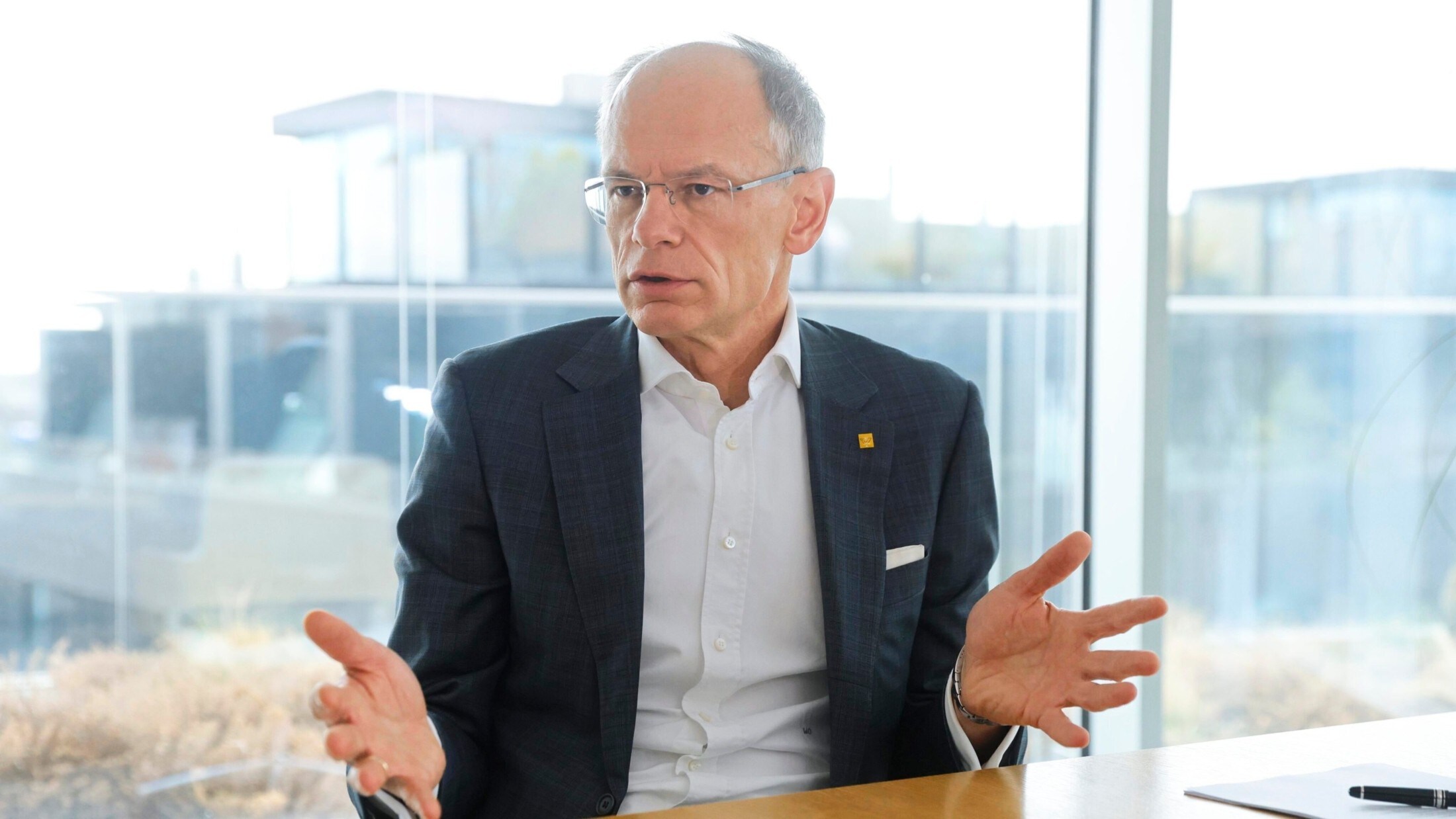 Post-Chef Walter Oblin - „Wir versprechen Stationen in Schlapfenweite ...
