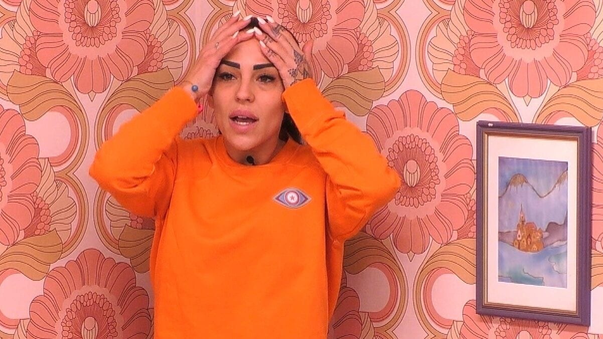 „Promi Big Brother“ - Notarzt-Einsatz: Elena Miras verlässt Container ...