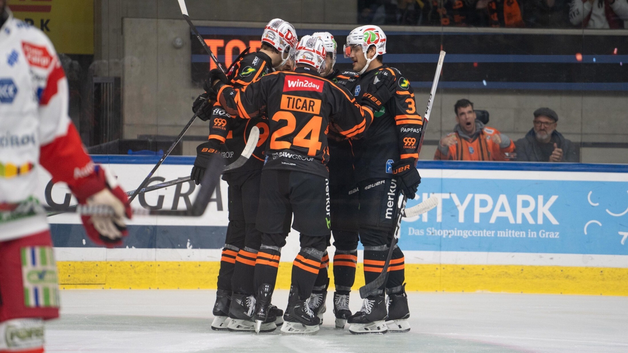 ICE Ice Hockey League - South Tyrol ousts 99ers from the top with ...