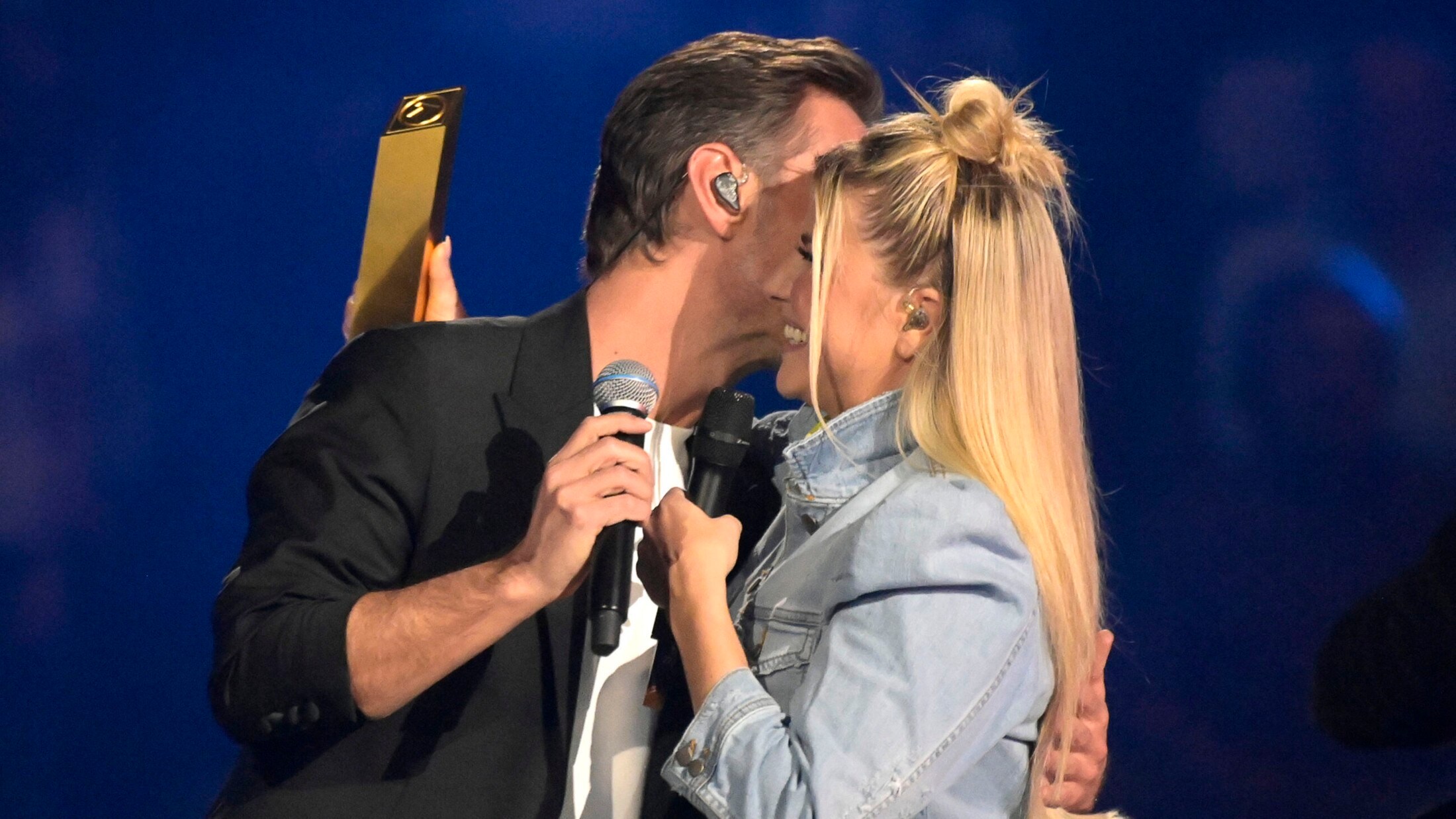 Show or real? - Hot rumors about Beatrice Egli & Silbereisen! | krone.at