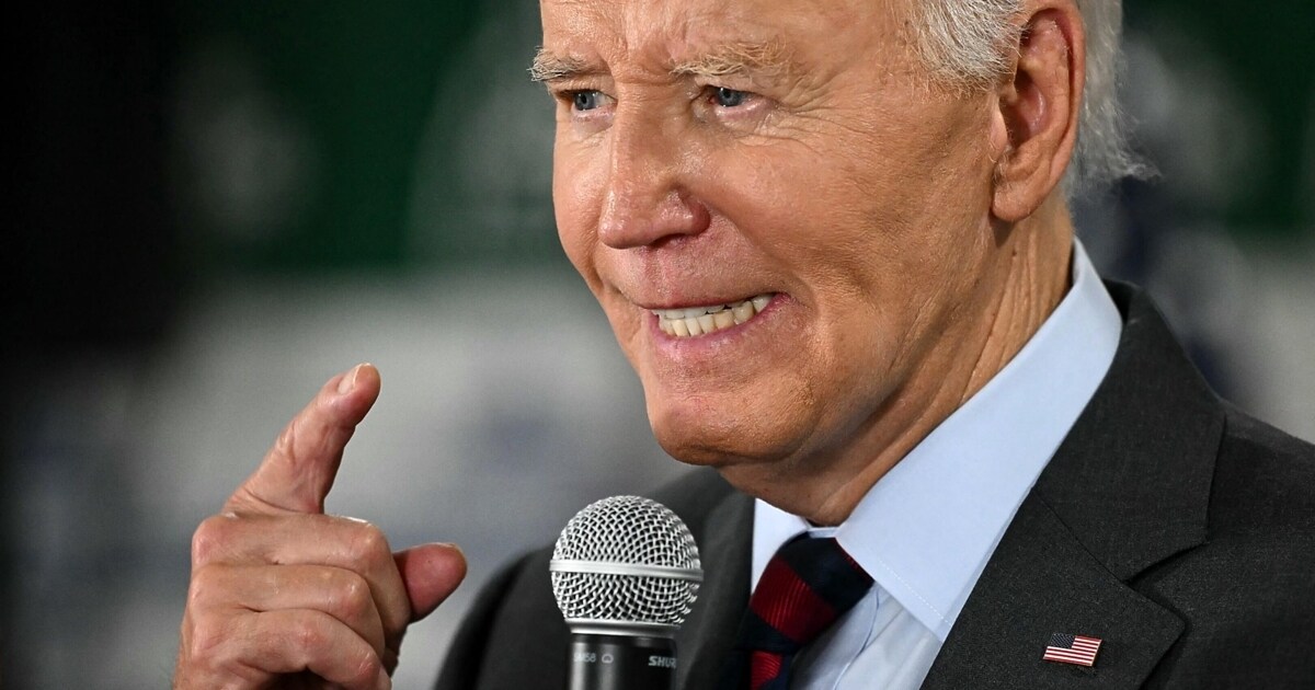 Republikaner toben - Präsident Biden fordert: „Sperrt Trump ein ...