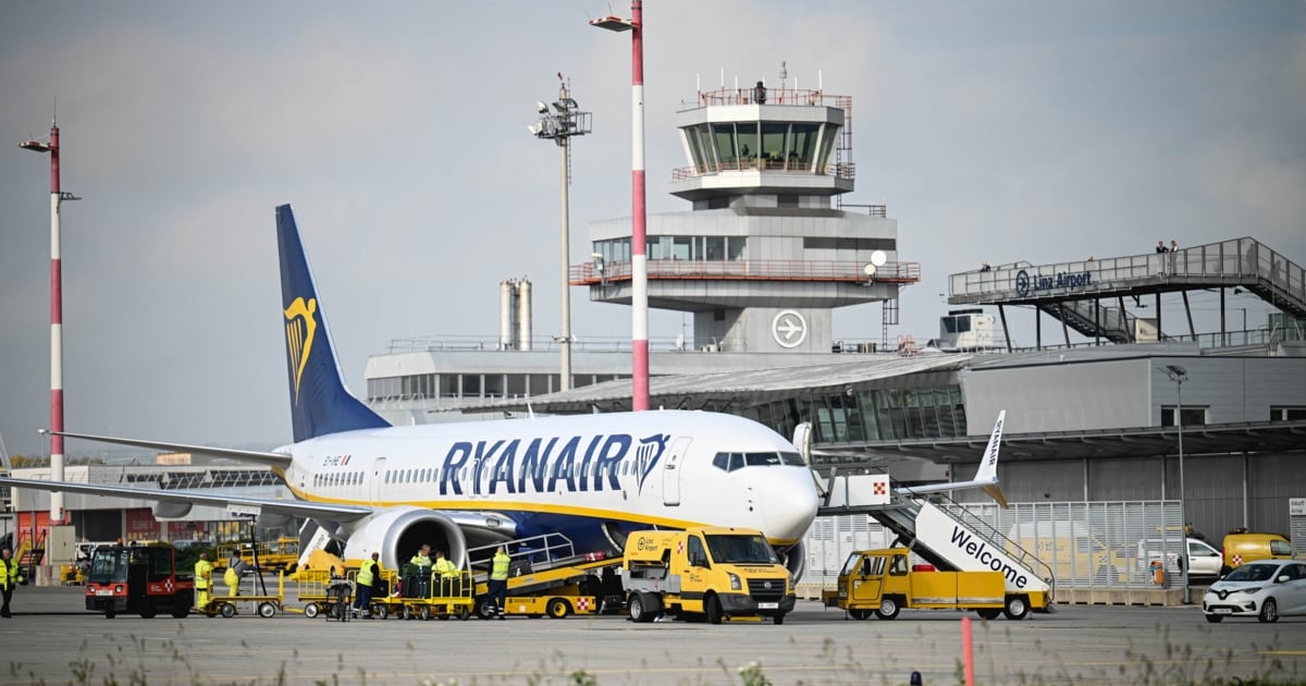 During Ryanair comeback - Fake passport: passenger caught before London ...