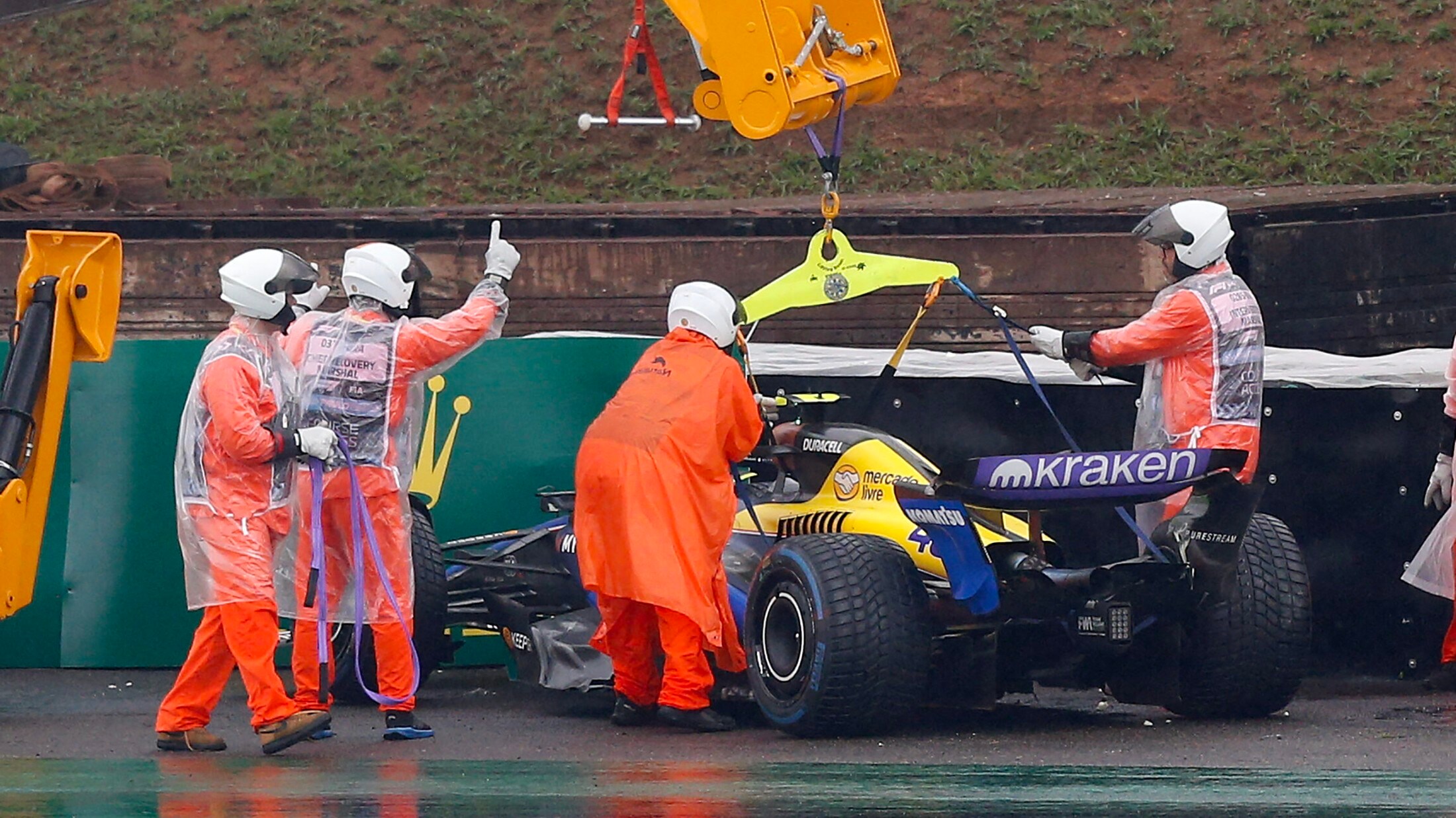 Two cars wrecked - Another crash! Horror weekend for Williams | krone.at