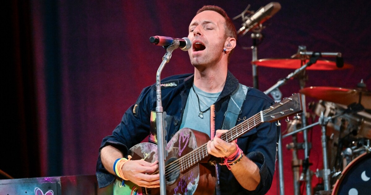 Shocking moment for fans - Singer Chris Martin fell into a hole on ...