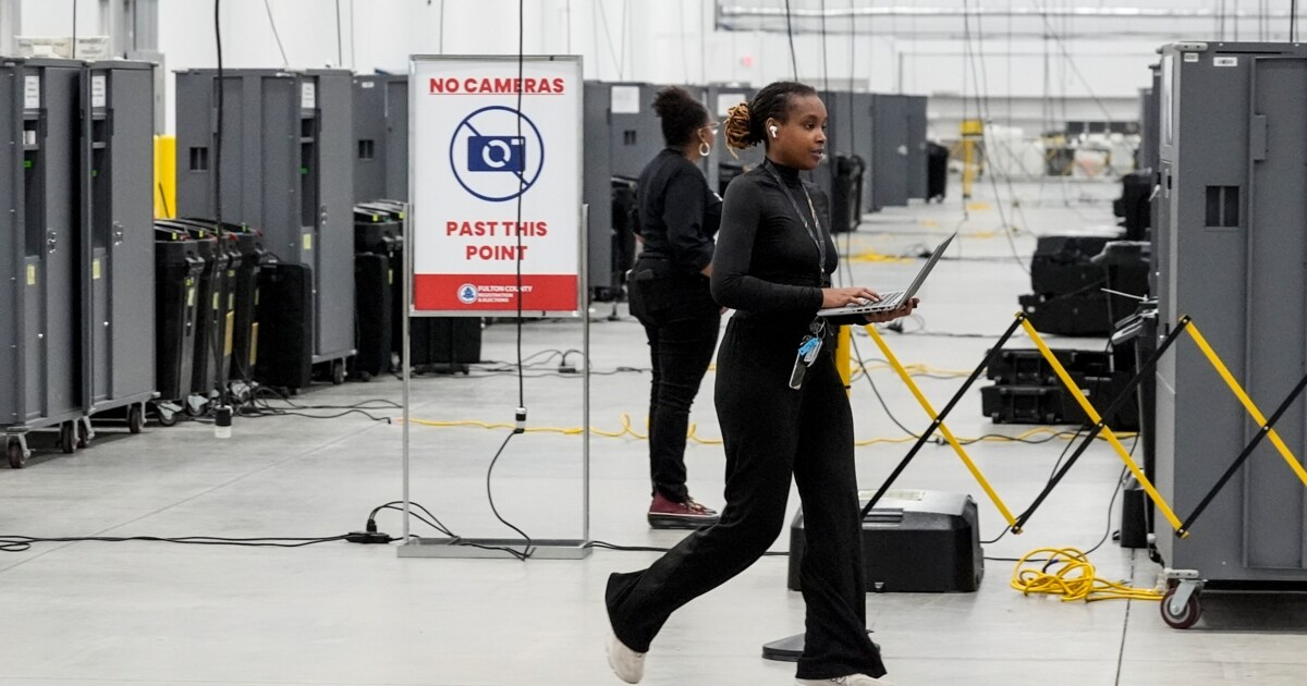 Evacuations - Bomb threat at US polling stations: lead to Russians ...