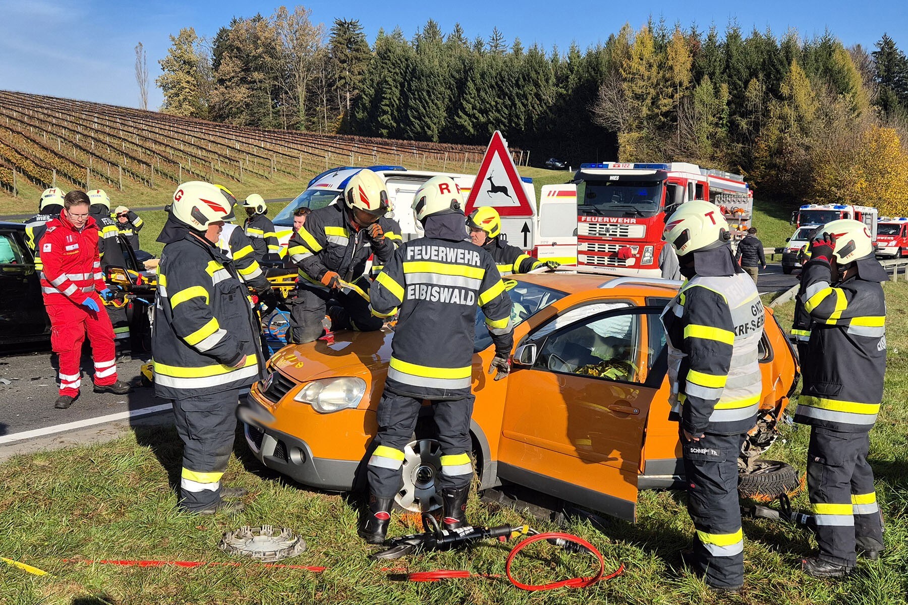 Helicopter operation - Two people trapped in car accident in Wies ...