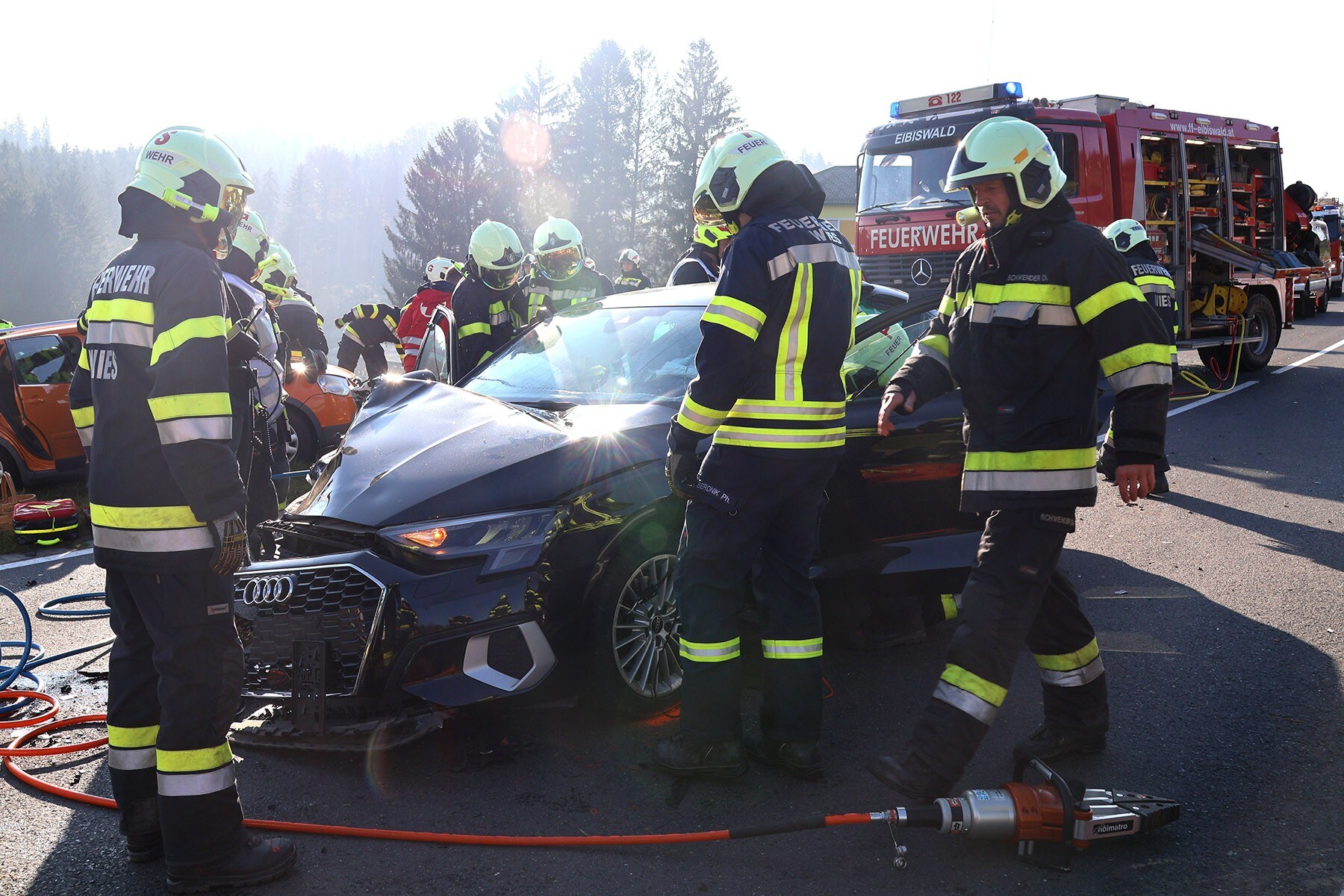 Helicopter operation - Two people trapped in car accident in Wies ...