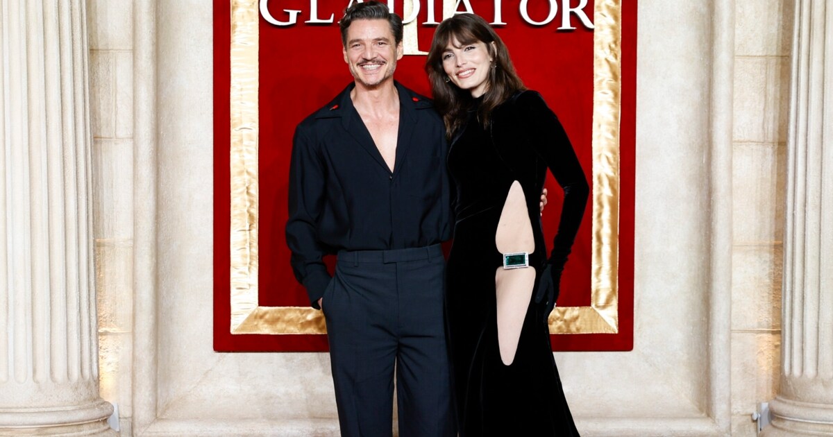 Robe mit XXL-Cut-out - Pedro Pascals Schwester stahl sogar König die ...