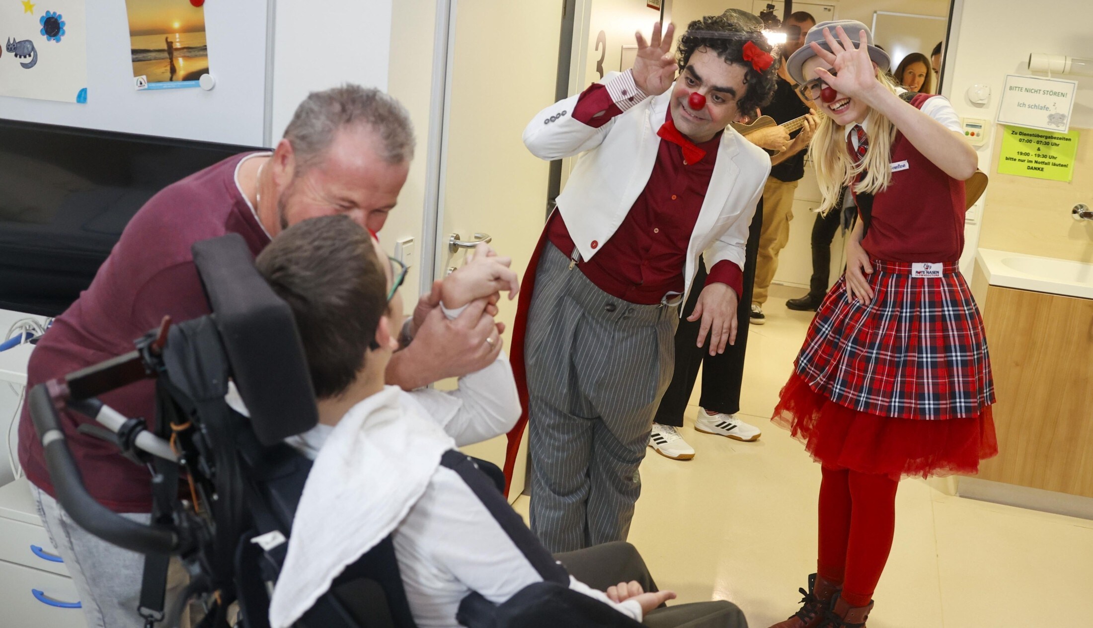 Clowndoctor tells - They bring laughter to the hospital every week ...