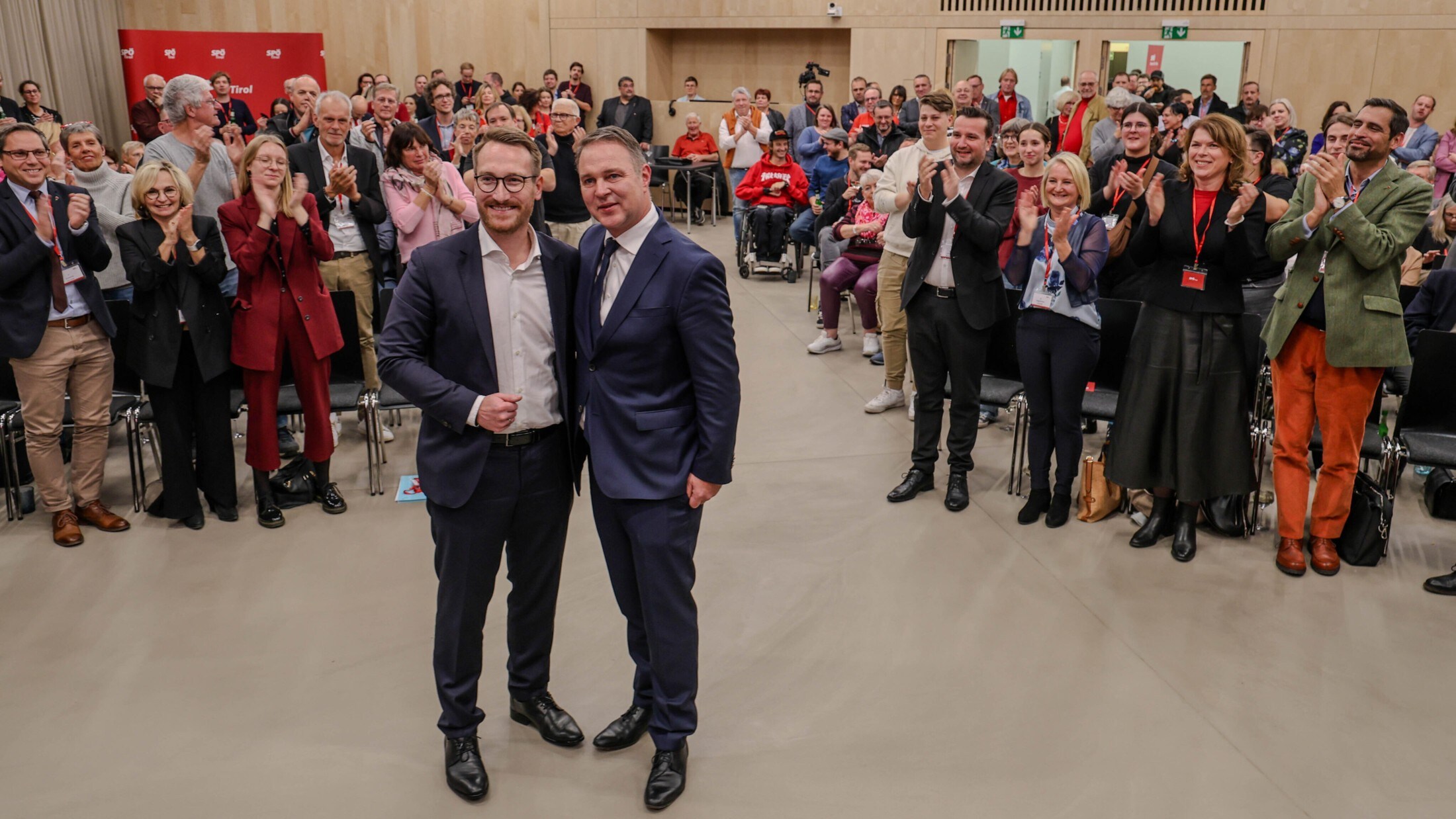 Handover with a puzzle - Schorsch makes heads spin at SPÖ Tirol | krone.at