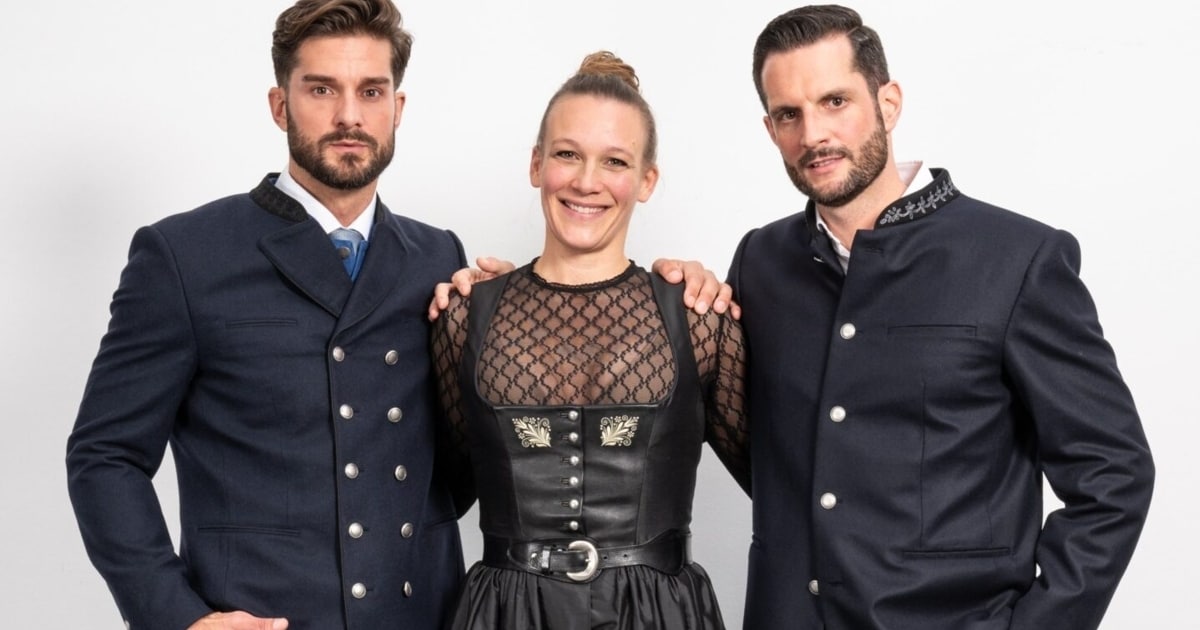 Traditional costume in vogue - The compatriots chose their “Upper ...