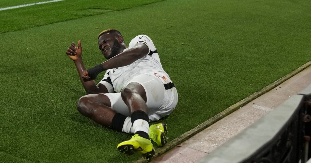 Stürmer verletzt - Der Oberschenkel! Leverkusen bangt um Boniface ...