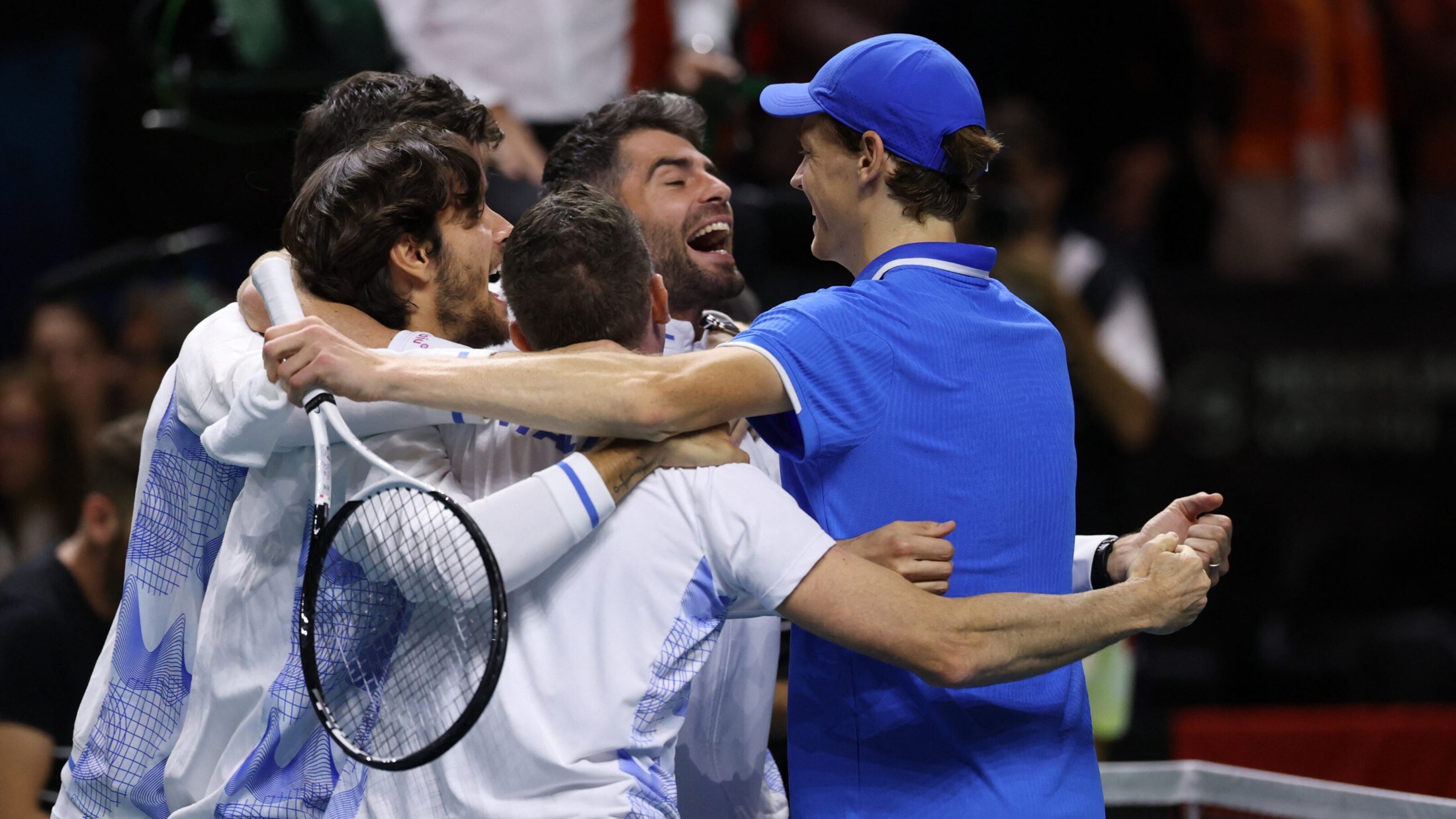 Traumjahr gekrönt - Jannik Sinner führt Italien zum Davis-Cup-Titel | krone.at