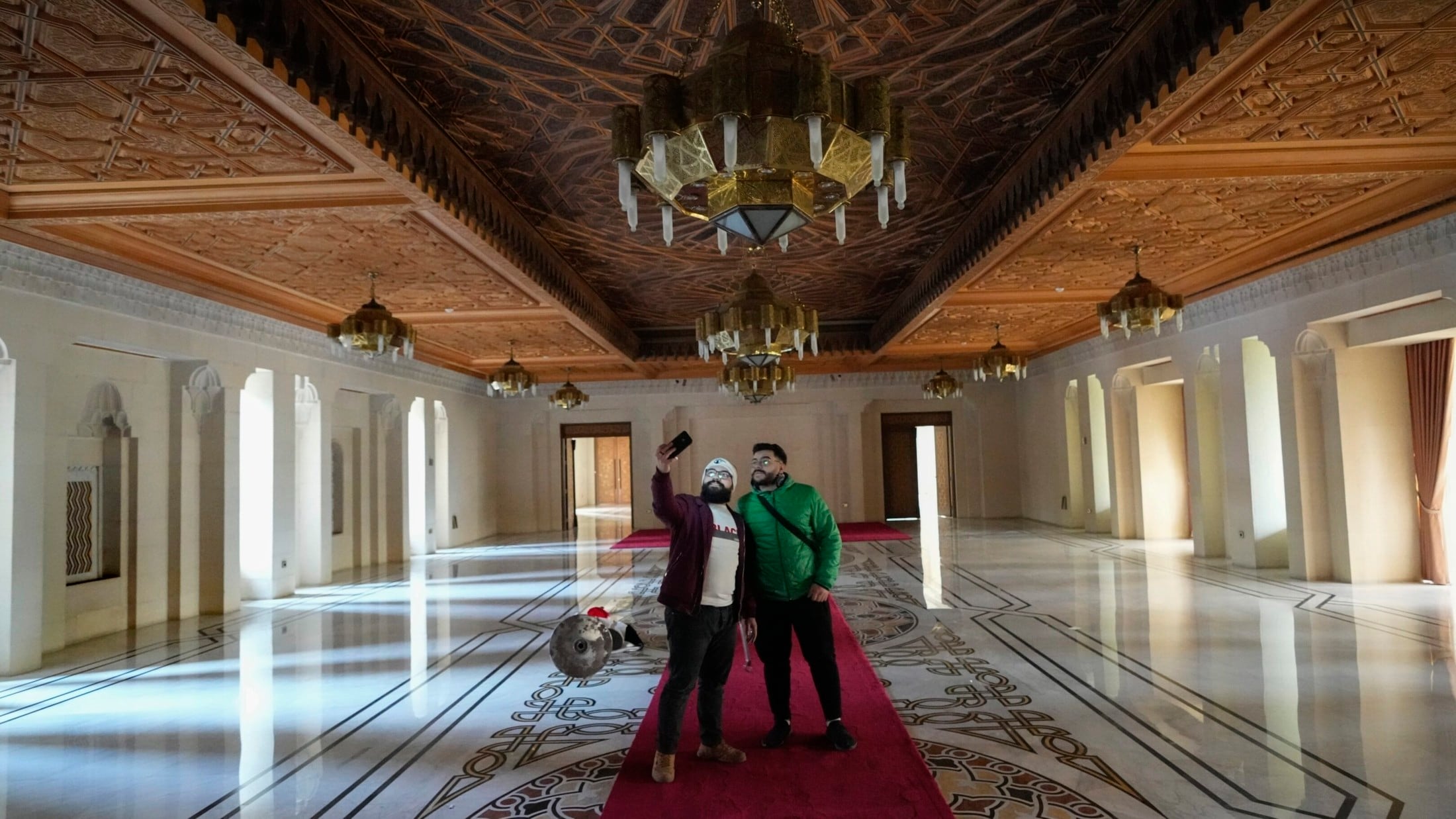 Damascus occupied - Syria: Assad’s luxury palace is now being looted | krone.at