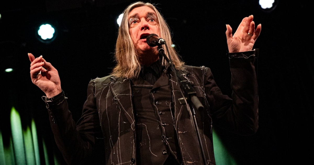 "Krone" interview - Blixa Bargeld: “You age more slowly on the tour bus ...