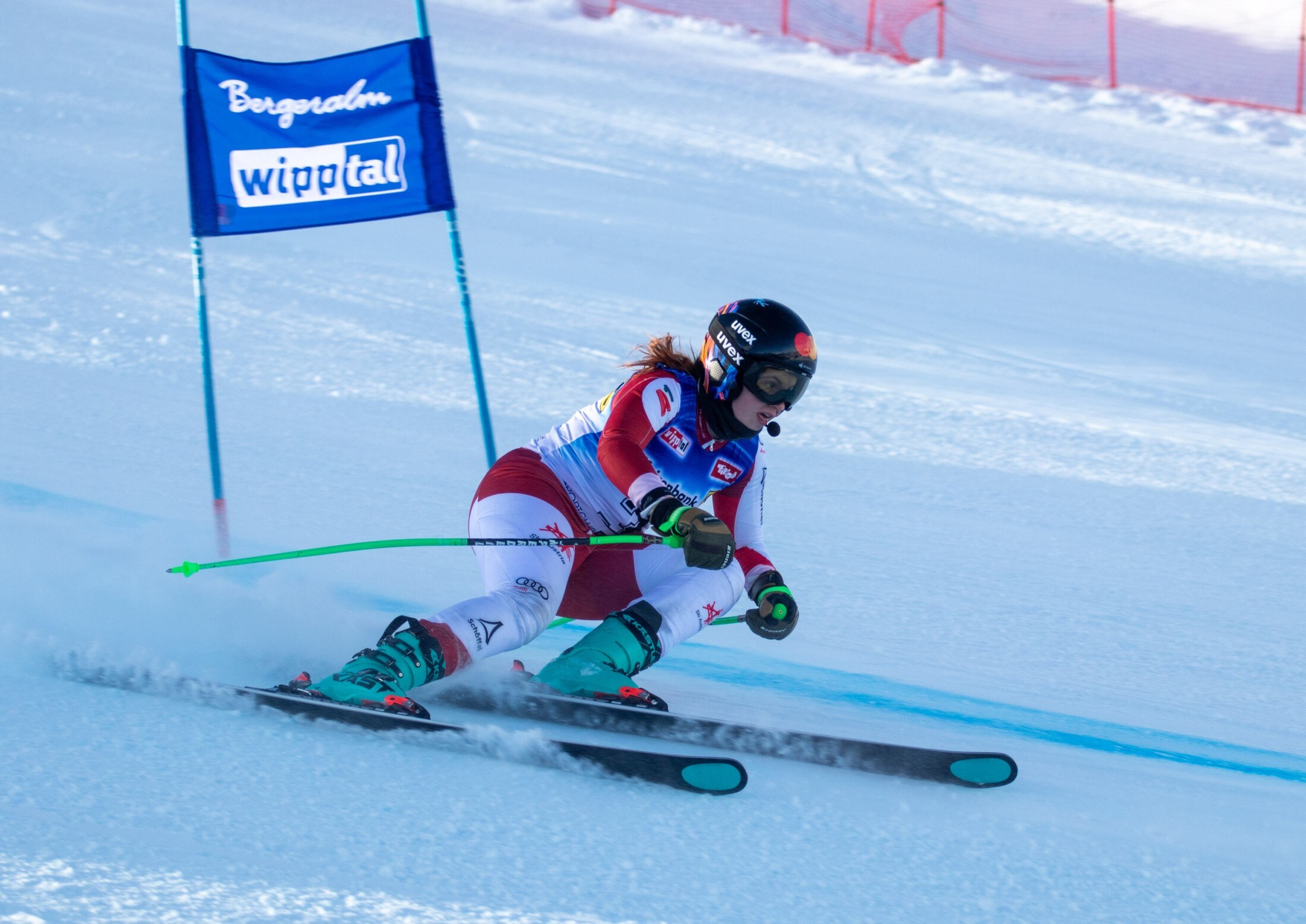 After music debut - Victory! Brilliant premiere in the Super-G World ...