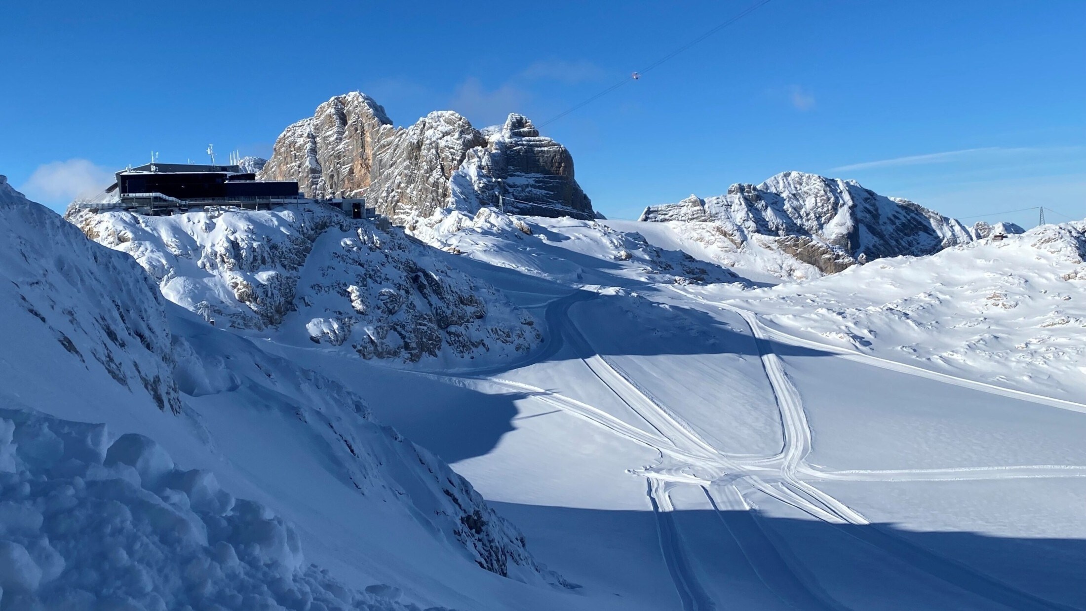 Despite glacier shrinkage - High demand: Dachstein extends its season ...