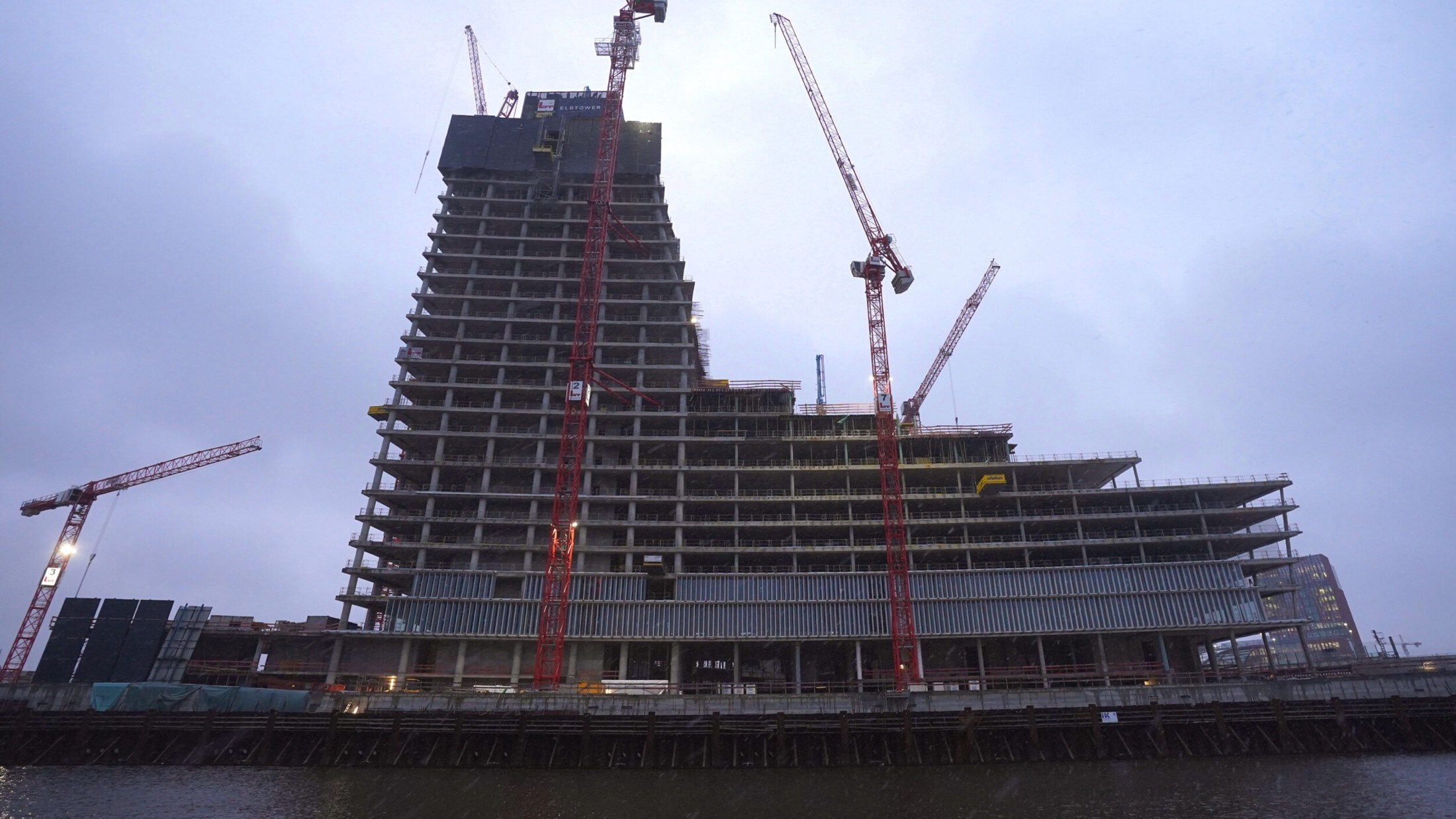 Completion planned - Signa: Hamburg construction company takes over ...