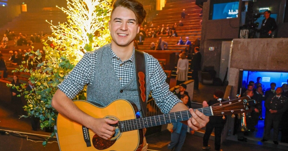 With new songs - Steger is now teaching Germans our dialect | krone.at