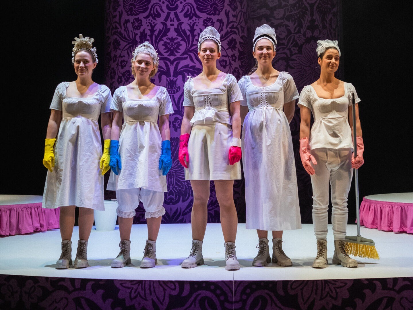 Next Liberty in Graz - Jane Austens Dienstmädchen laden zur Karaoke ...