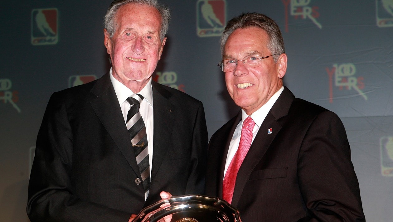 Hall of Fame der IIHF - Eishockey-Legende Dobida mit 95 Jahren ...