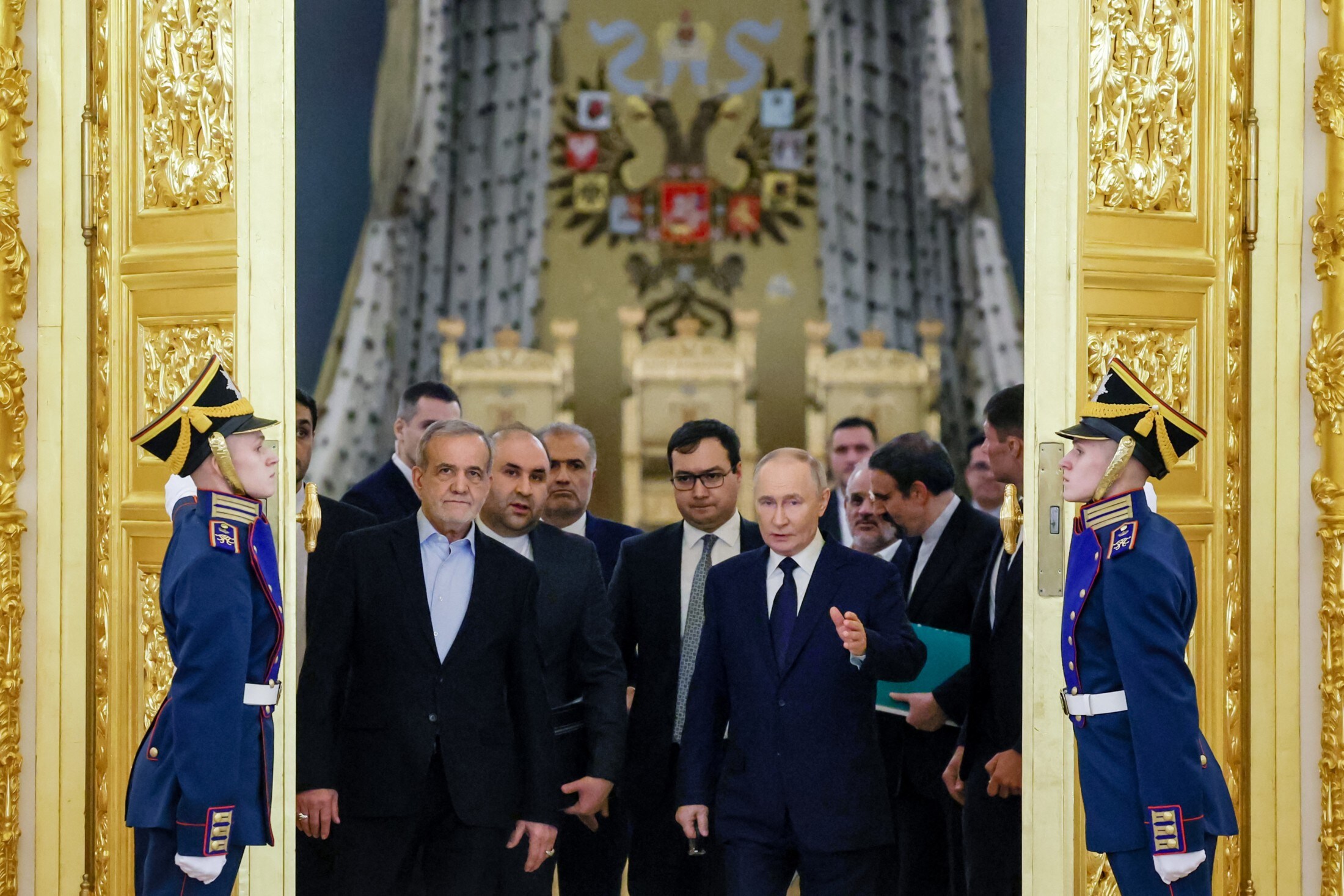 Alliance of the isolated - Putin ties Russia to Iran for decades | krone.at
