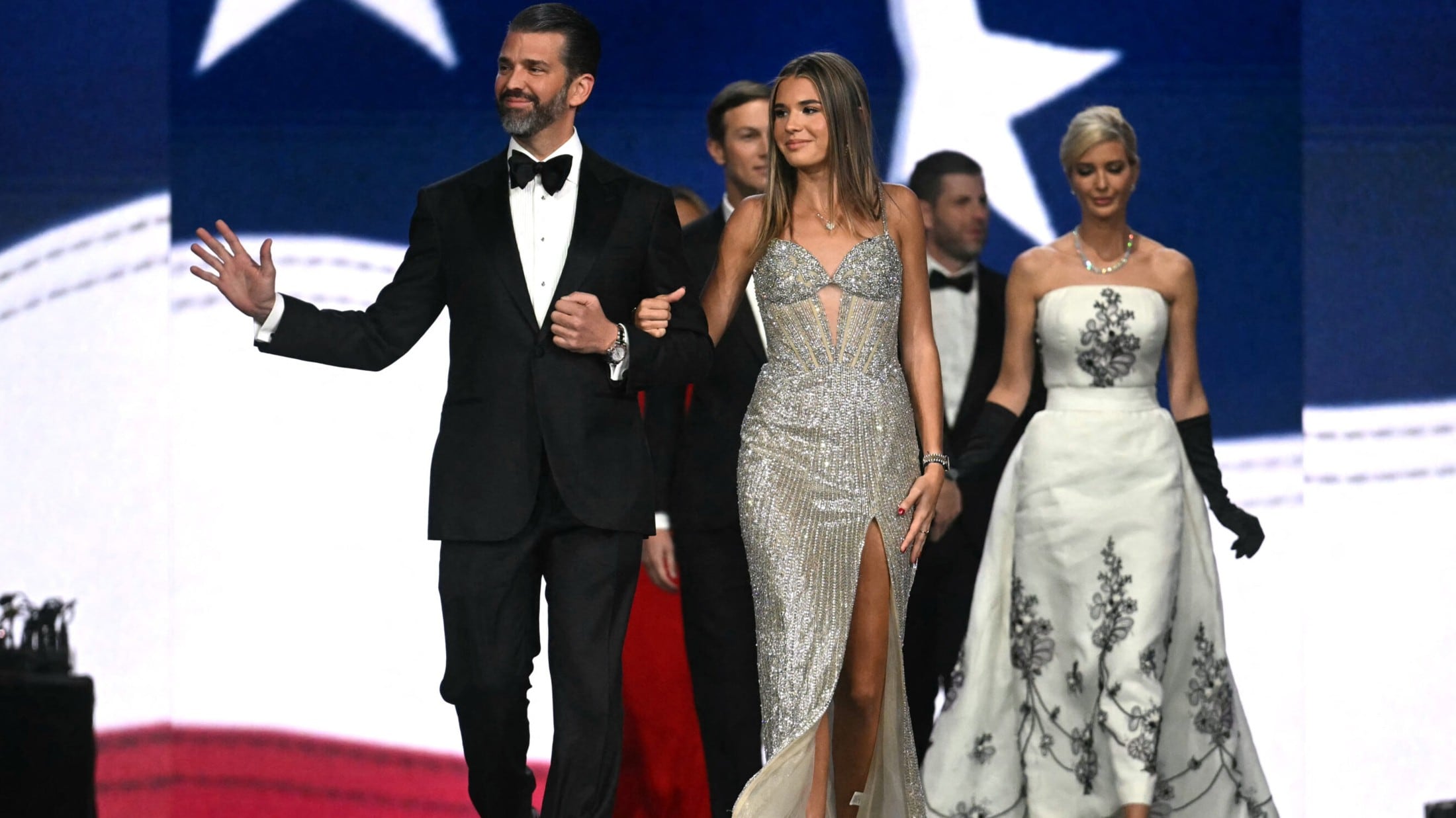 Hingucker-Kleid - Trump-Enkelin Kai für funkelnden Auftritt gefeiert ...