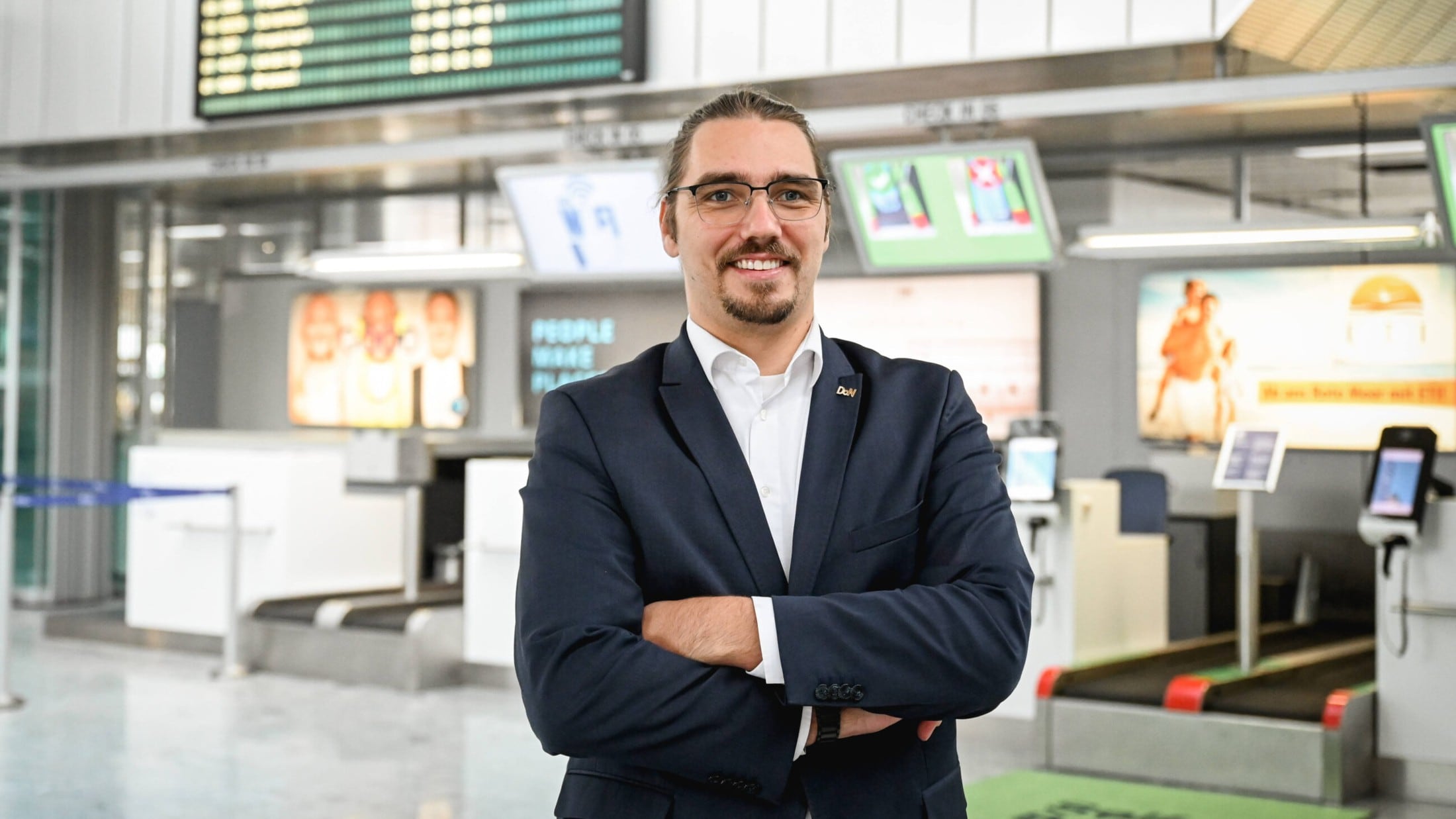 Unterirdische Bäckerei - Wie Catering-Riese den Flughafen-Keller ...