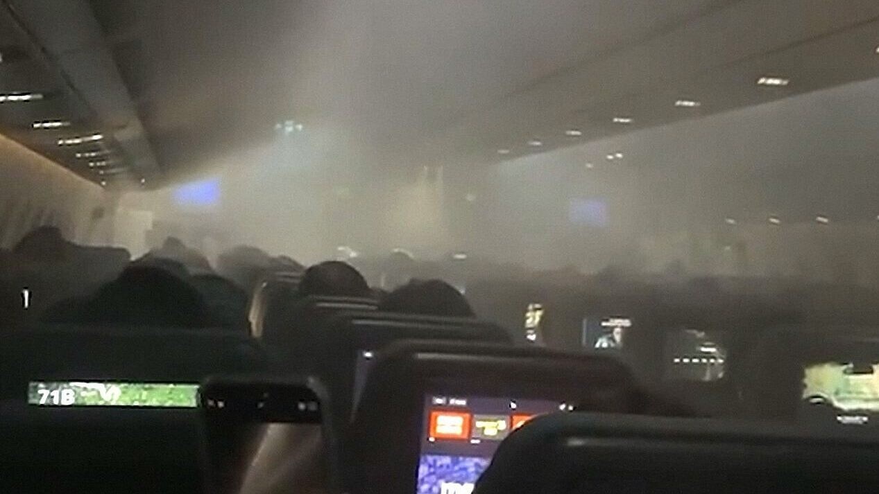 Smoke in the cabin - Airbus forced to make an emergency landing shortly ...