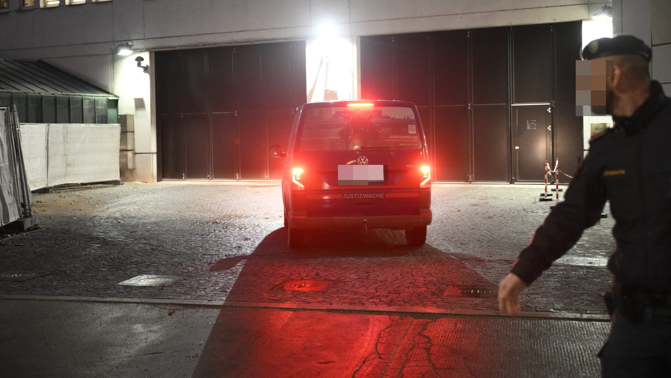 Was bisher geschah - Vor einem Jahr klickten für Benko die Handschellen ...