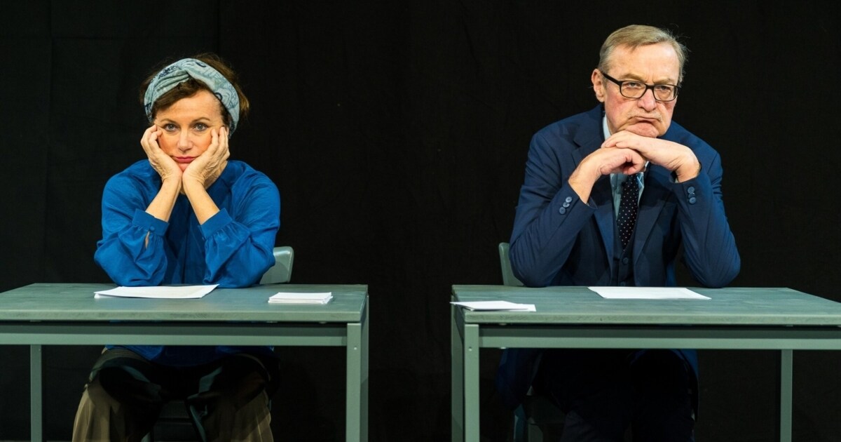 Theater Phönix - Two letter writers in the maelstrom of love | krone.at
