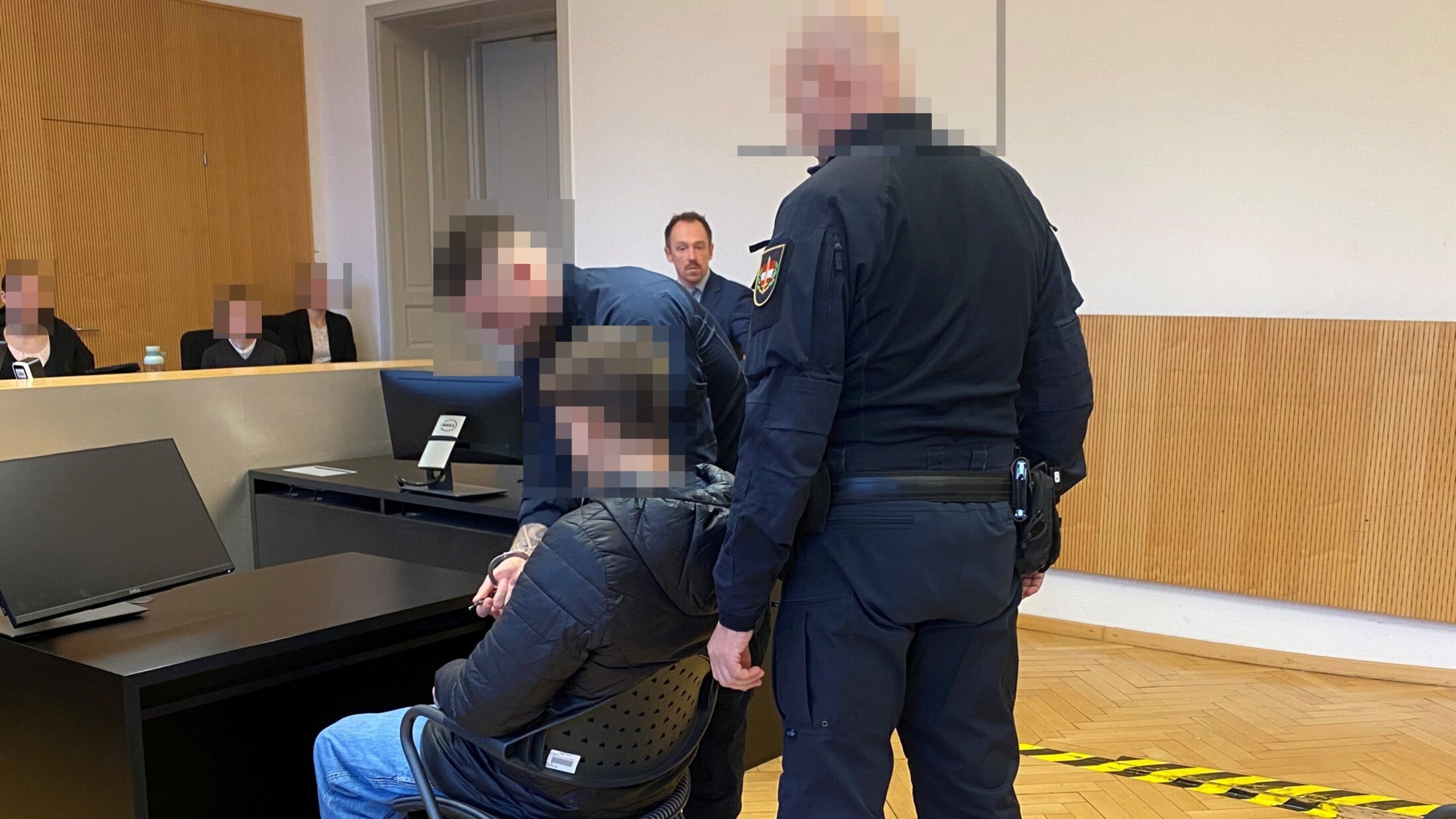 Trial in Feldkirch - Father threatened and carer attacked | krone.at