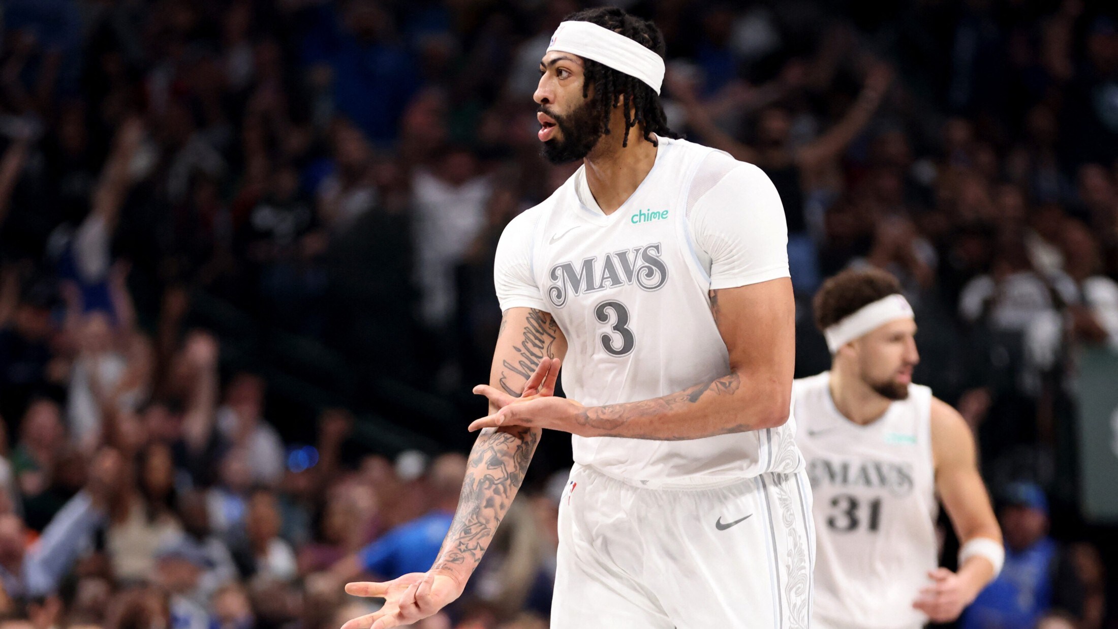 Sieg gegen Houston - Davis glänzt bei Mavs-Debüt – bis er sich verletzt ...