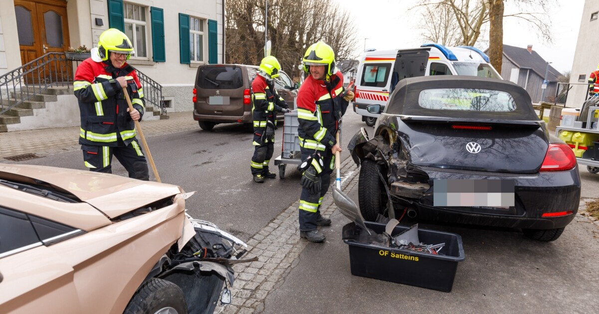 Unfall in Satteins - 80-Jähriger krachte mit Pkw in parkendes Auto | krone.at