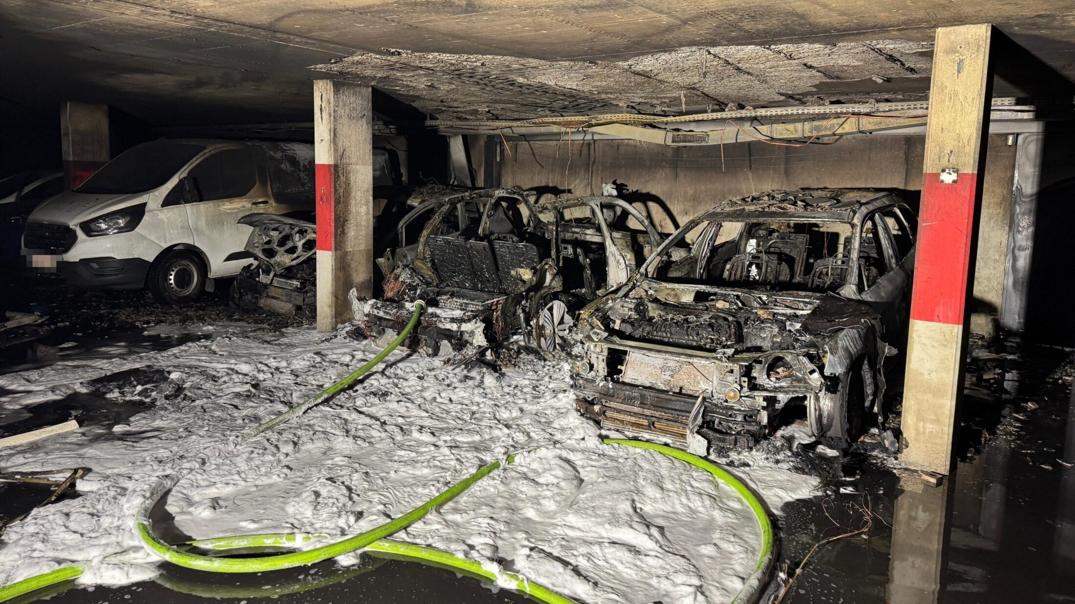 Cars burn out - Fire alarm in underground parking garage of residential ...