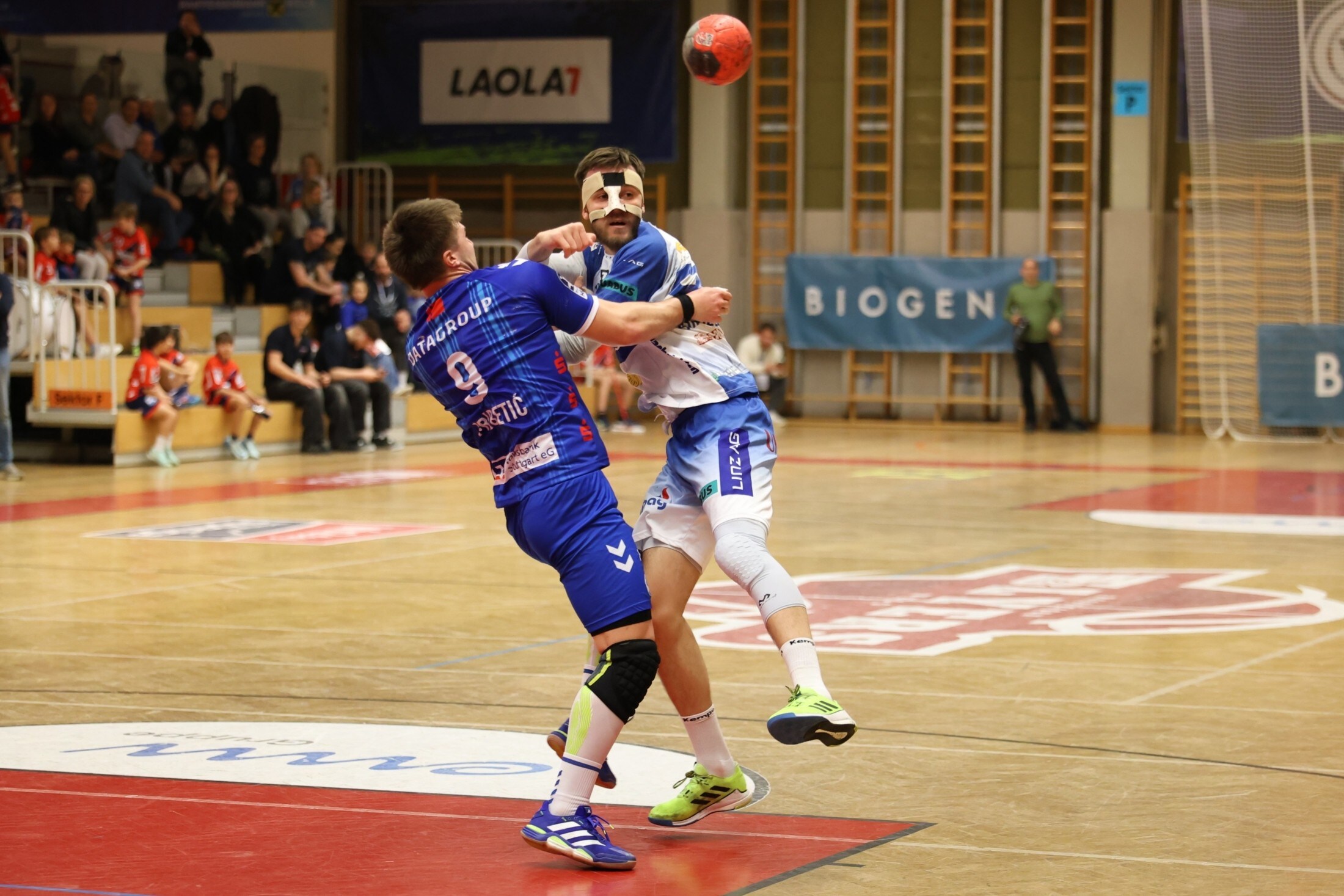 Handball player bites through - Despite a fractured nasal bone, his ...