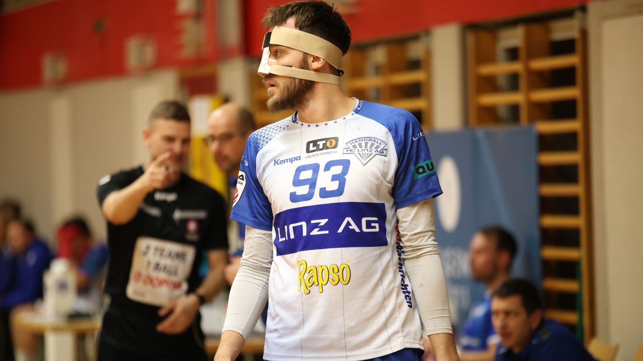 Handball player bites through - Despite a fractured nasal bone, his ...