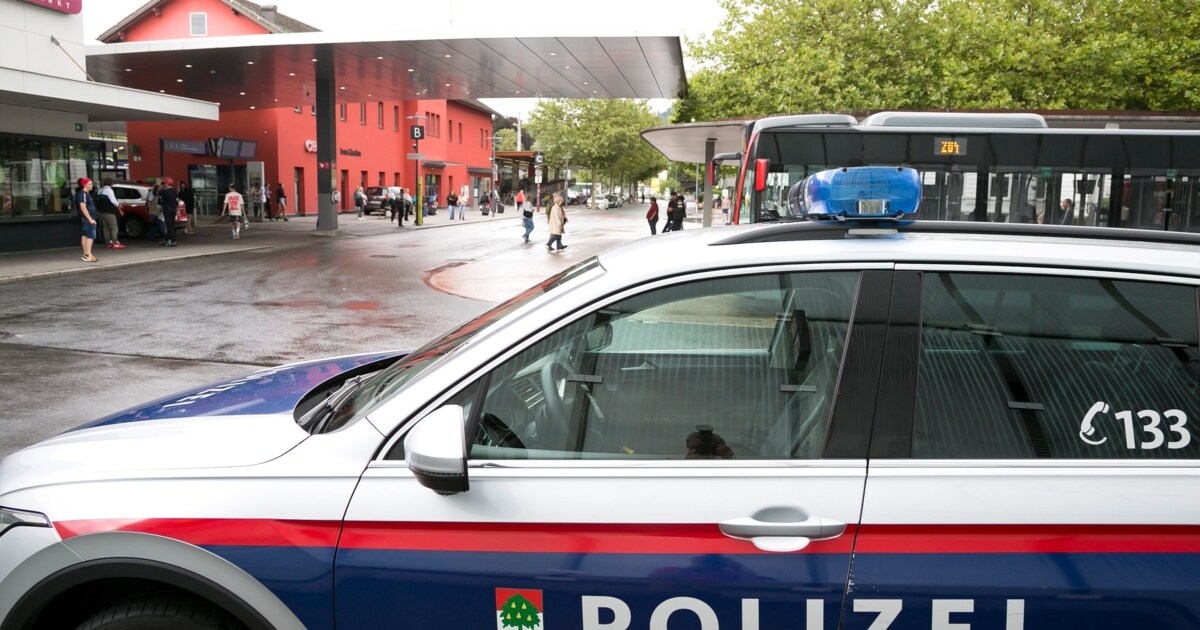 Polizei zieht Bilanz - Einen Monat Waffenverbot am Dornbirner Bahnhof | krone.at