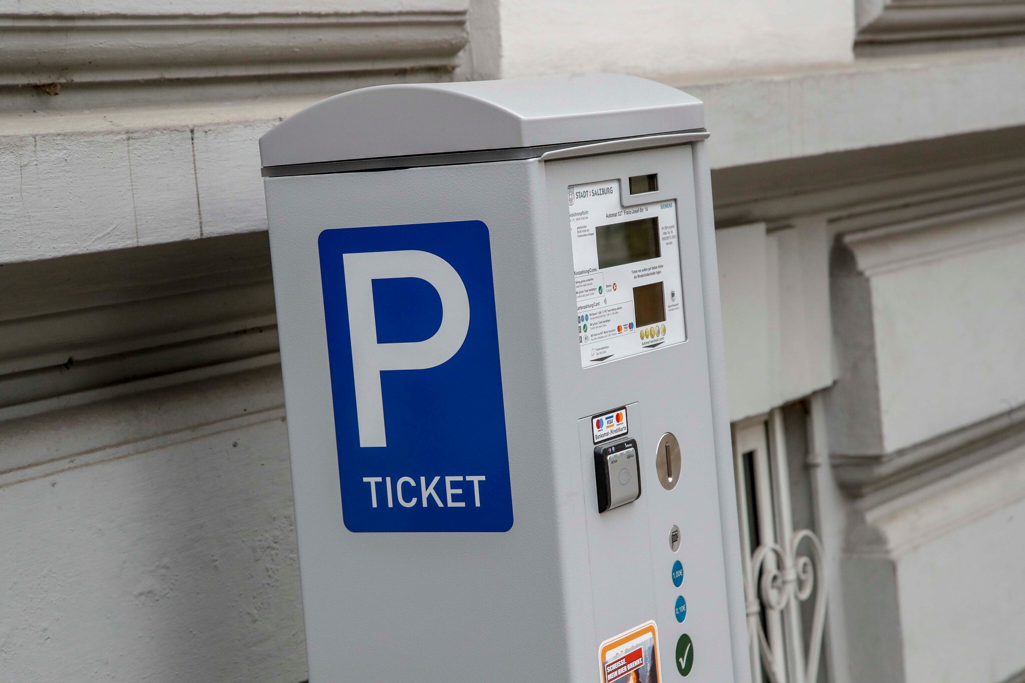 Report by the city - Rip-off with fake QR codes busted | krone.at