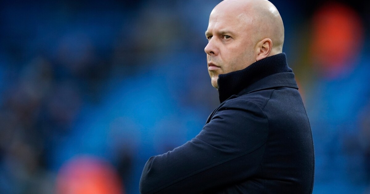 Nach Roter Karte - FC Liverpool: Strafe für Trainer Slot steht fest ...